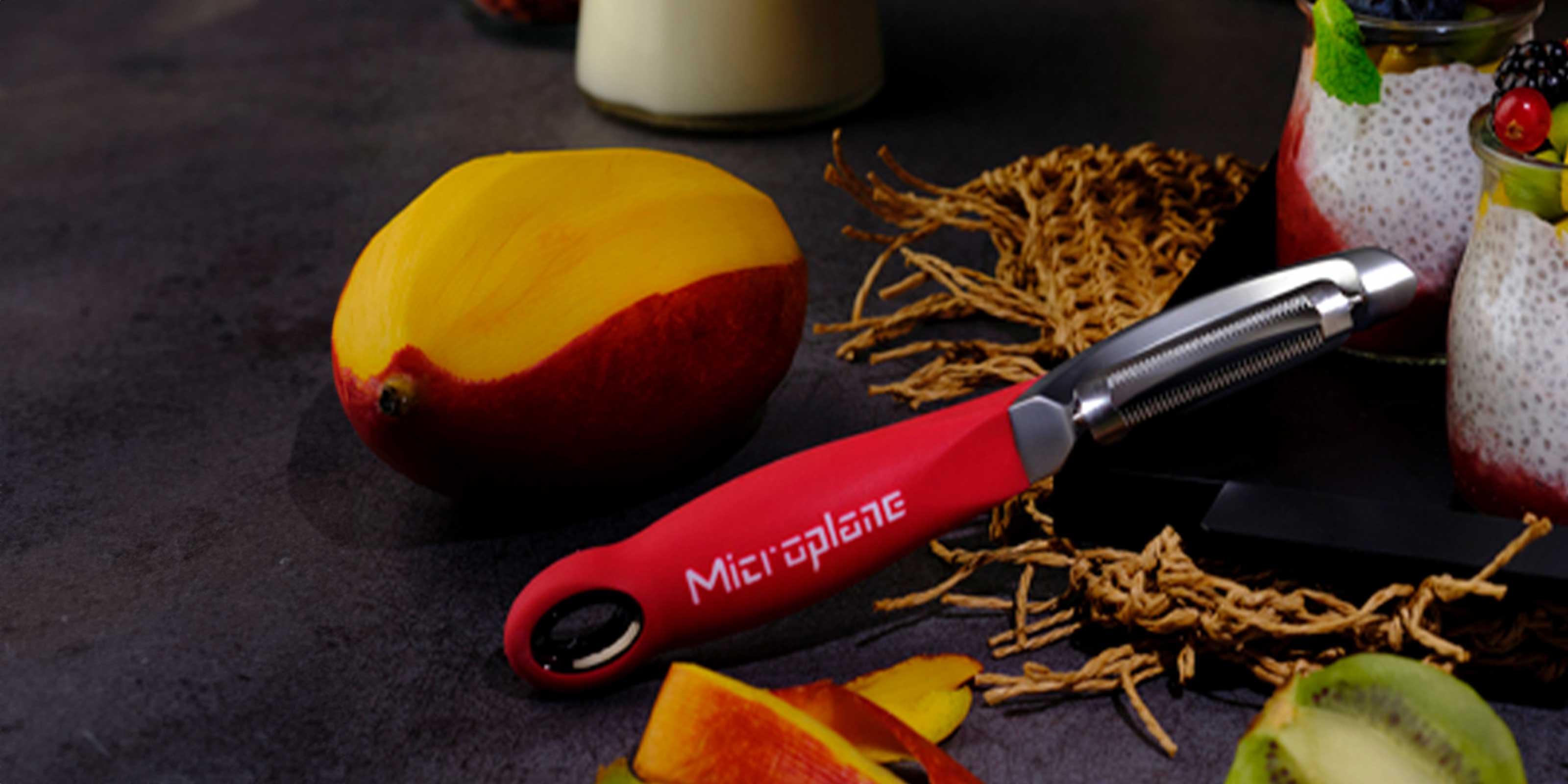 Serrated vegetable peeler store